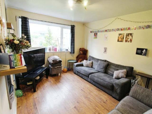 4 bedroom semi detached house to rent