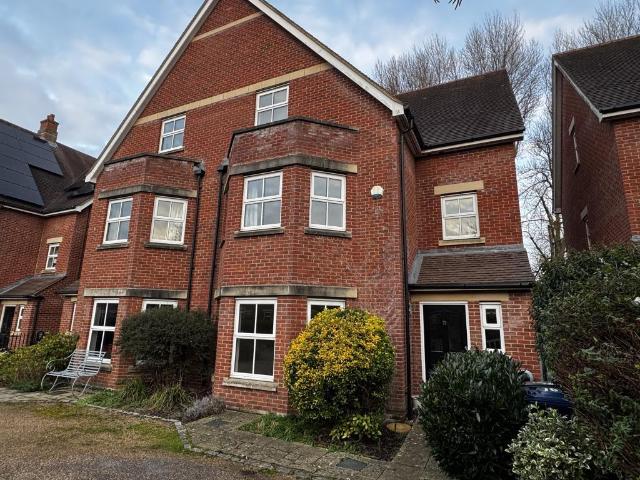 4 bedroom semi detached house to rent