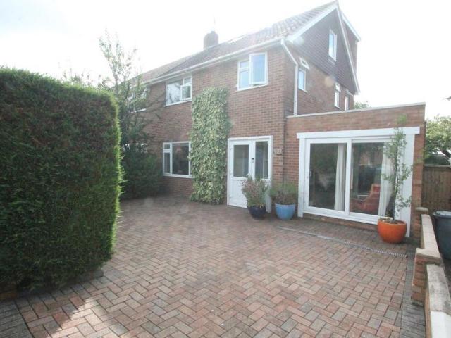 4 bedroom semi detached house to rent