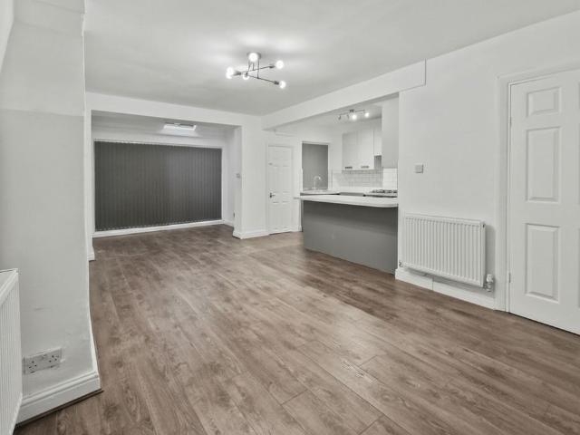 4 bedroom semi detached house to rent
