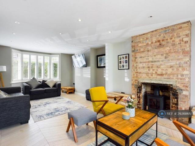 4 bedroom semi detached house to rent