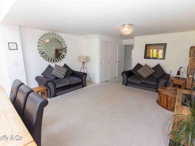 4 bedroom semi detached house to rent