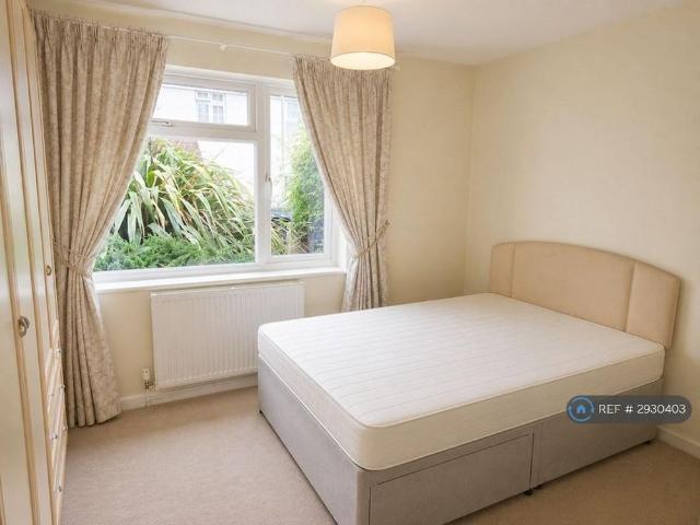 4 bedroom semi detached house to rent