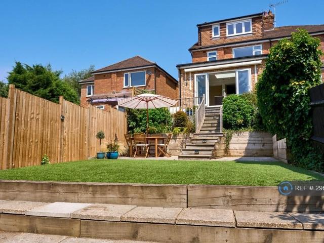 4 bedroom semi detached house to rent