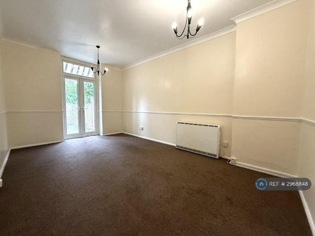 4 bedroom semi detached house to rent