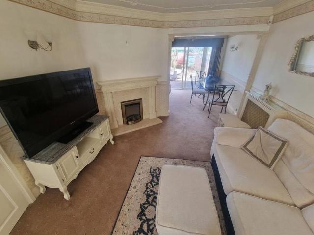 4 bedroom semi detached house to rent