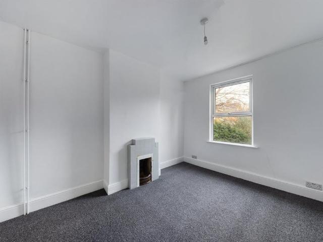 4 bedroom semi detached house to rent