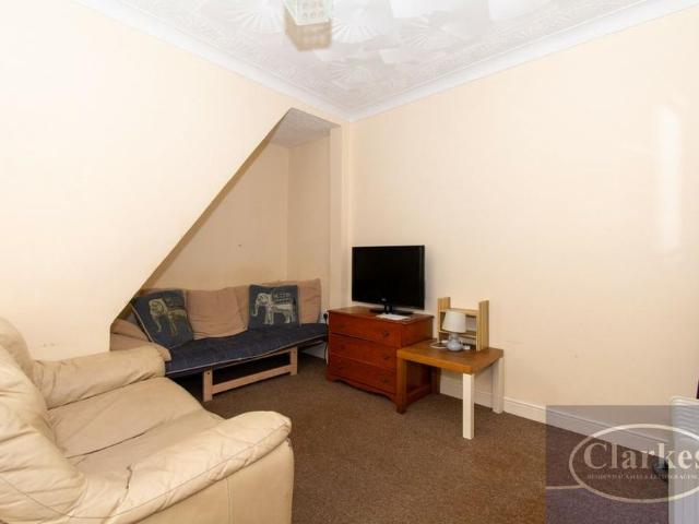 4 bedroom semi detached house to rent