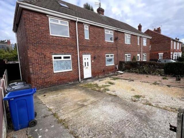 4 bedroom semi detached house to rent