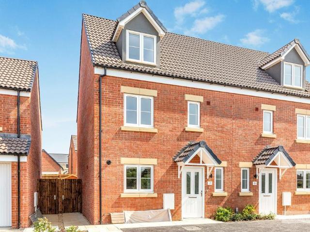 4 bedroom semi detached house to rent