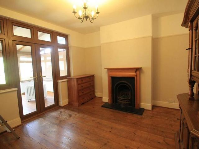 4 bedroom semi detached house to rent