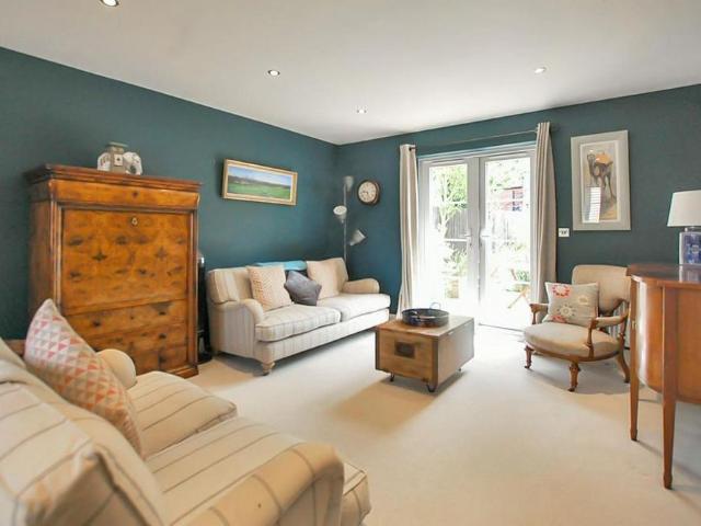 4 bedroom semi detached house to rent