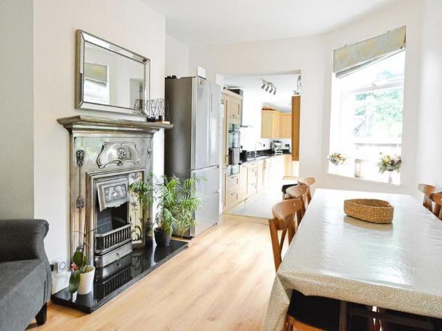4 bedroom semi detached house to rent