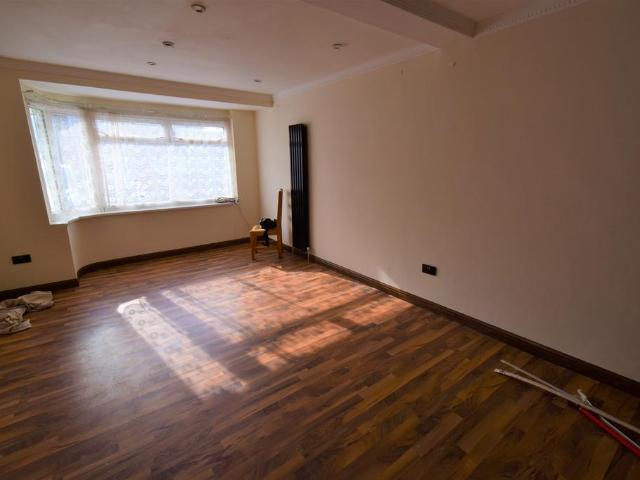 4 bedroom semi detached house to rent