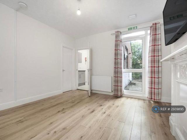 4 bedroom semi detached house to rent