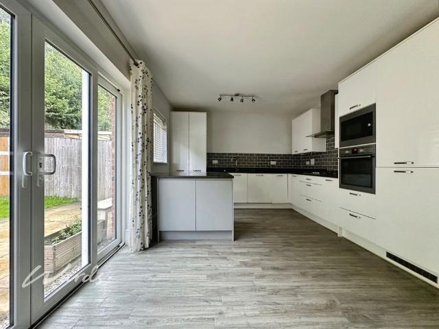 4 bedroom semi detached house to rent