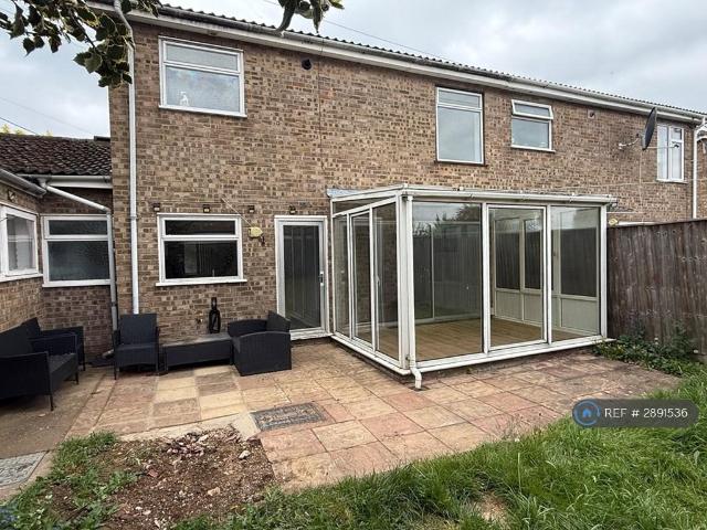 4 bedroom semi detached house to rent