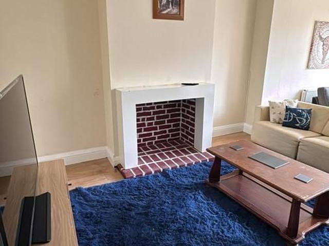 4 bedroom semi detached house to rent