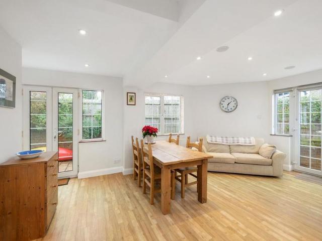 4 bedroom semi detached house to rent
