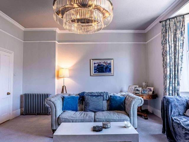 4 bedroom semi detached house to rent