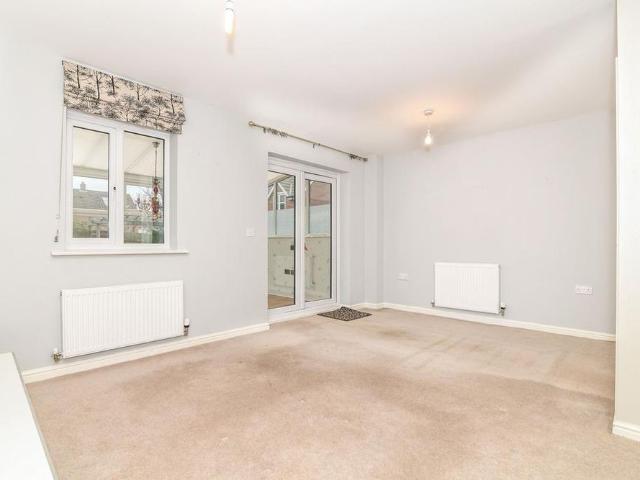 4 bedroom semi detached house to rent