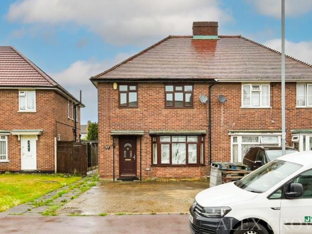 4 bedroom semi detached house to rent