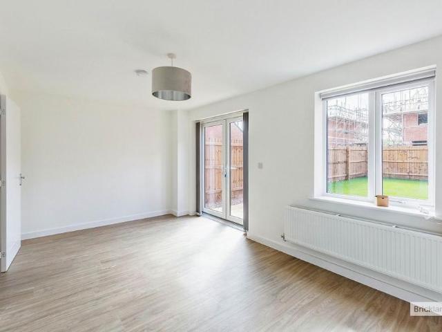 4 bedroom semi detached house to rent