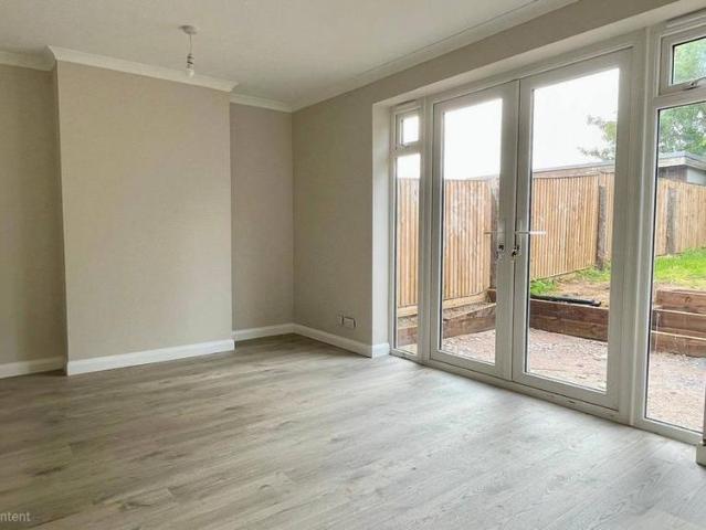 4 bedroom semi detached house to rent