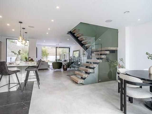4 bedroom semi detached house to rent