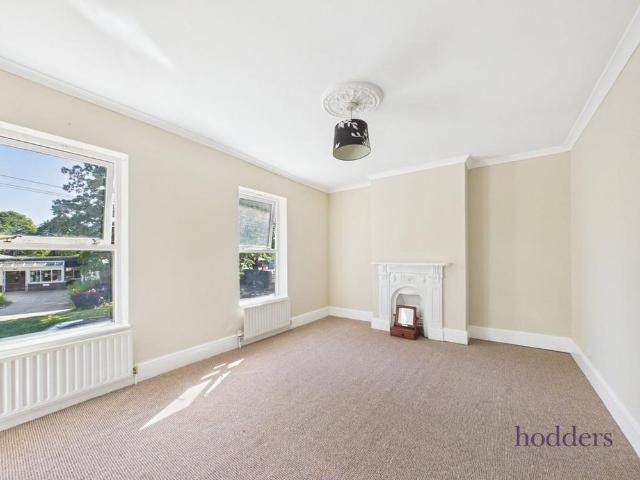 4 bedroom semi detached house to rent