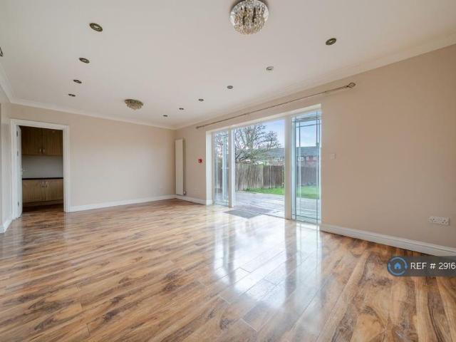 4 bedroom semi detached house to rent