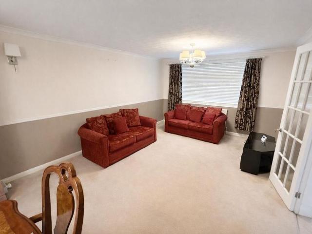 4 bedroom semi detached house to rent