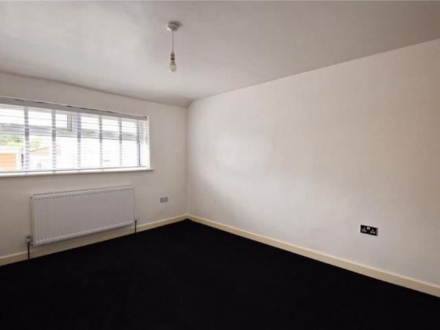 4 bedroom semi detached house to rent
