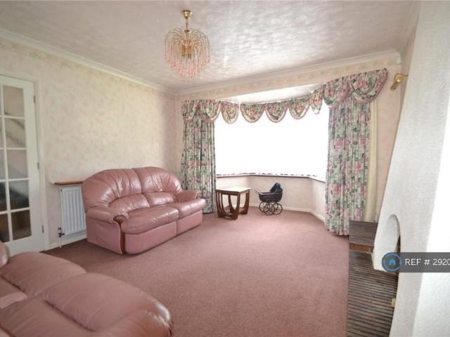 4 bedroom semi detached house to rent