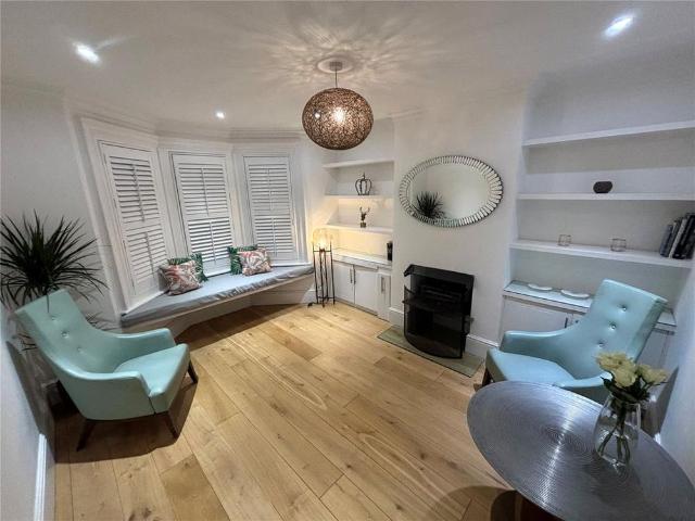 4 bedroom semi detached house to rent