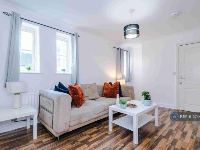 4 bedroom semi detached house to rent