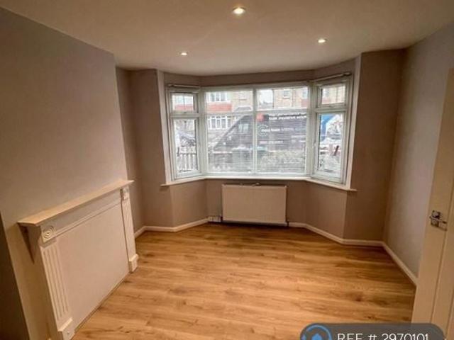 4 bedroom semi detached house to rent