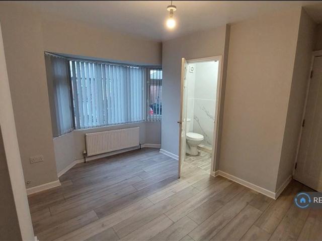 4 bedroom semi detached house to rent