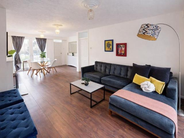 4 bedroom semi detached house to rent