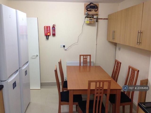 4 bedroom semi detached house to rent