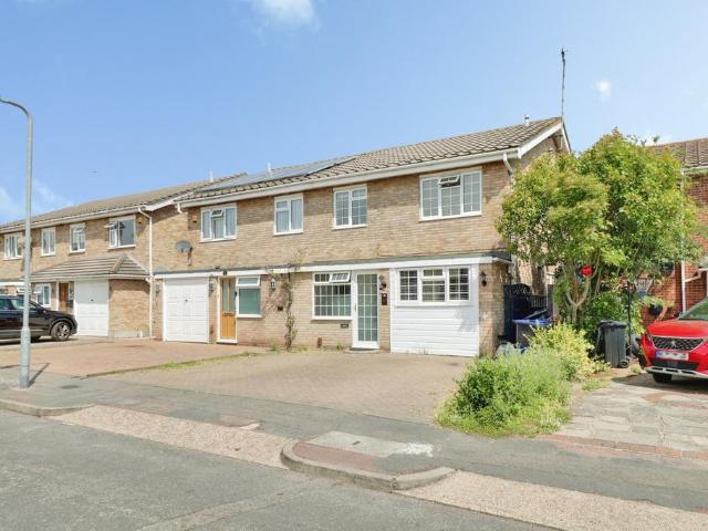 4 bedroom semi detached house to rent