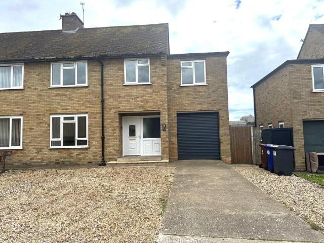 4 bedroom semi detached house to rent
