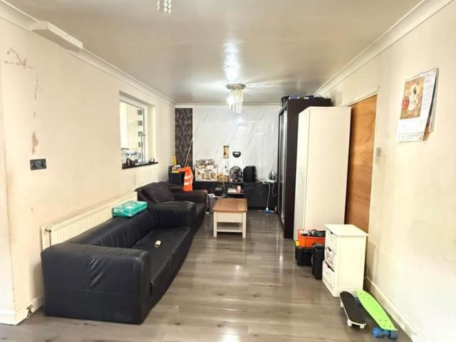 4 bedroom semi detached house to rent