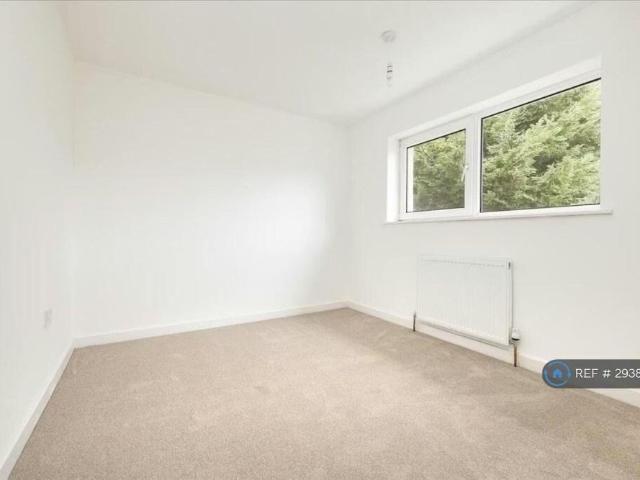 4 bedroom semi detached house to rent