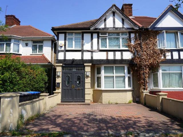 4 bedroom semi detached house to rent