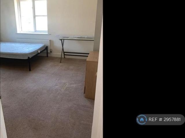 4 bedroom semi detached house to rent