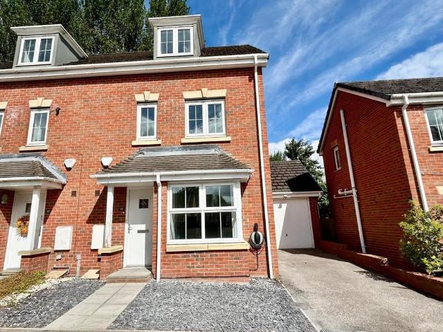 4 bedroom semi detached house to rent