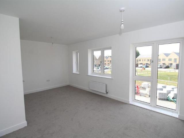 4 bedroom semi detached house to rent