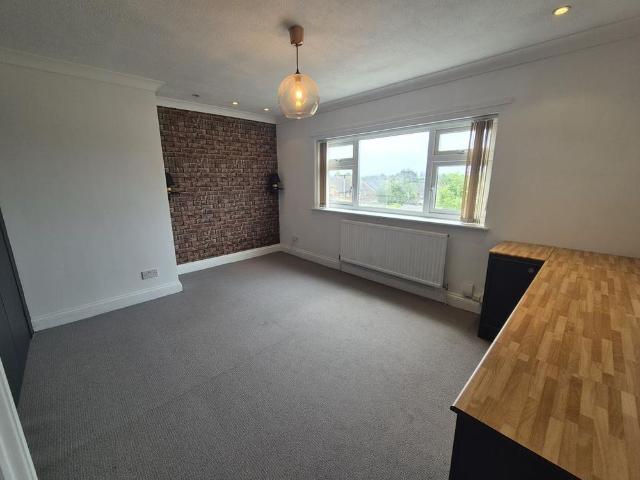 4 bedroom semi detached house to rent