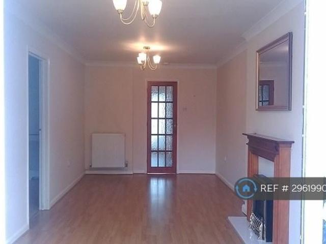 4 bedroom semi detached house to rent